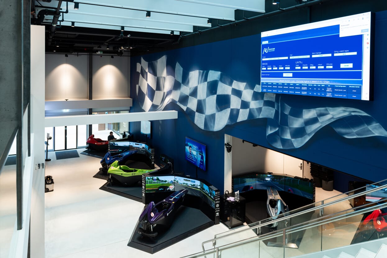 Dank Multimedia Installation gibt's Racing Unleashed für alle! | screenpro