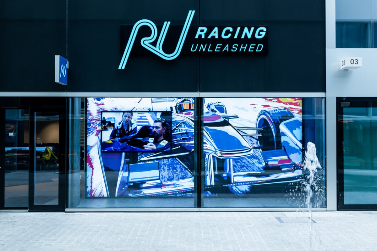 Dank Multimedia Installation gibt's Racing Unleashed für alle! | screenpro